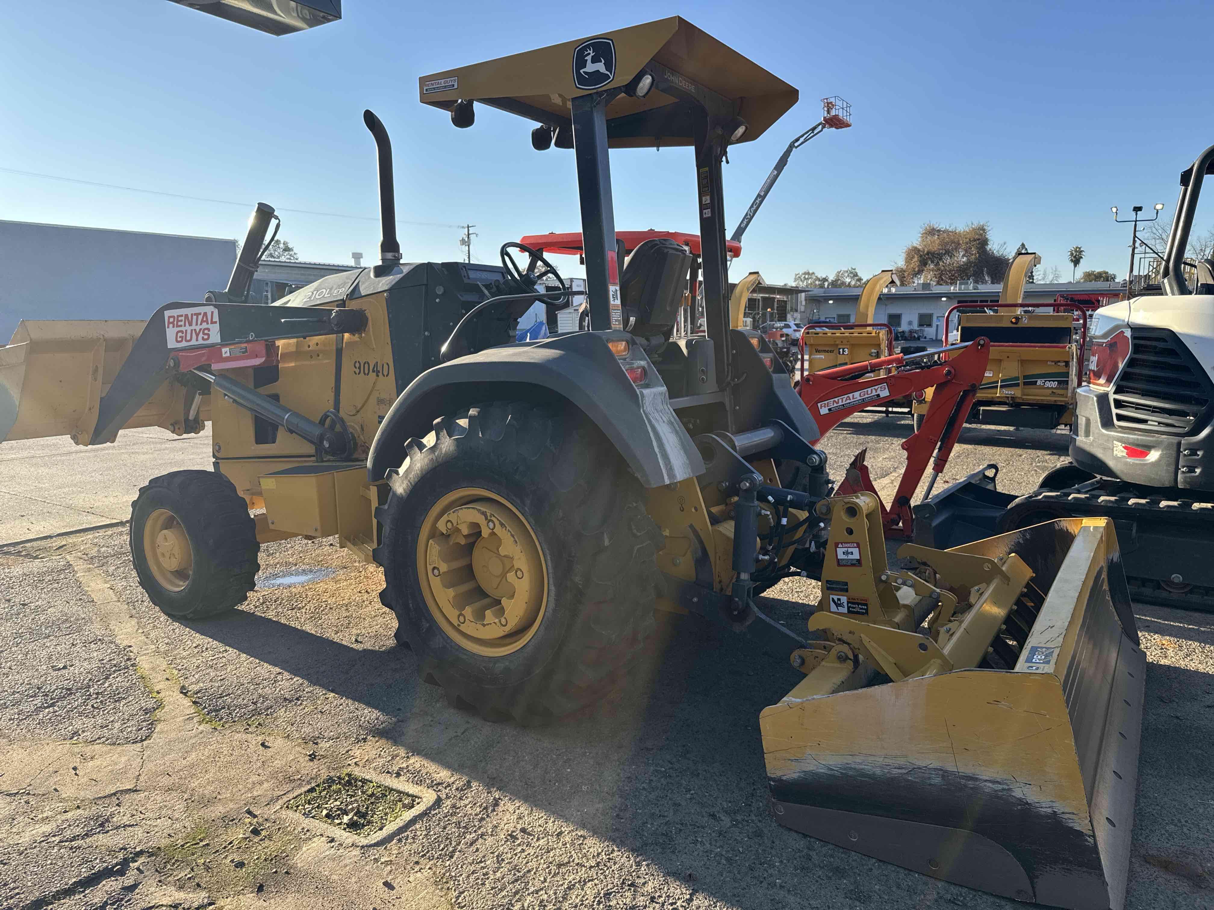 2022 John Deere 210LE – Iconic Machinery